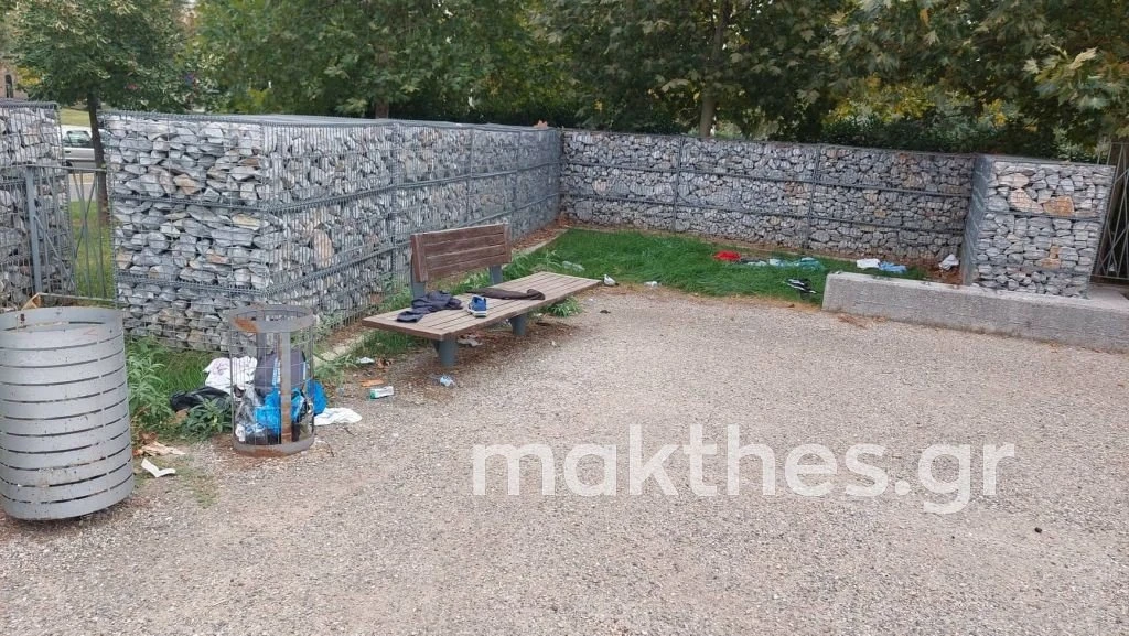 Σφραγισμένη παραμένει η παιδική χαρά της Νέας Παραλίας 5 μήνες μετά το ...