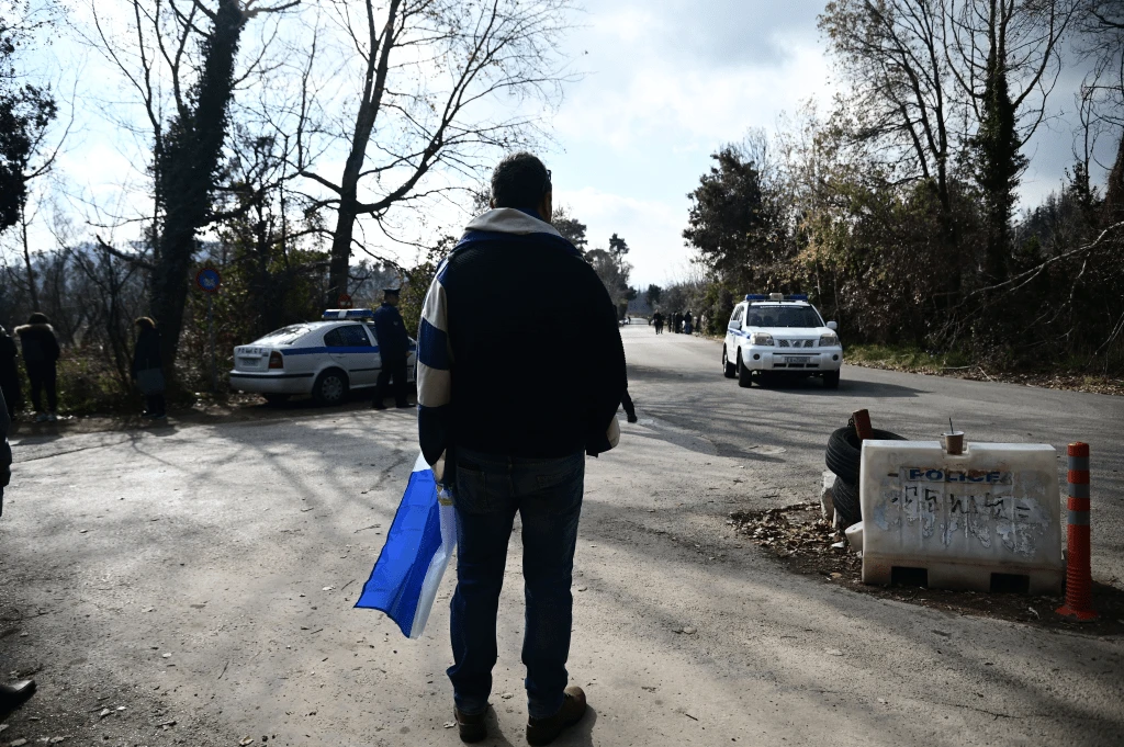 Πλήθος κόσμου στο Τατόι για την ταφή του τεως βασιλιά Κωνσταντίνου (φωτ.)