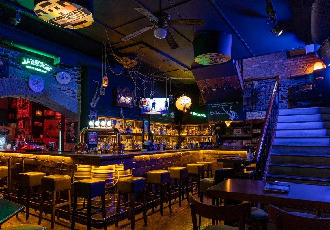 «Stones Rock Bar»: Στη «rock» οδό των Λαδάδικων, την οδό Αιγύπτου, μας ...