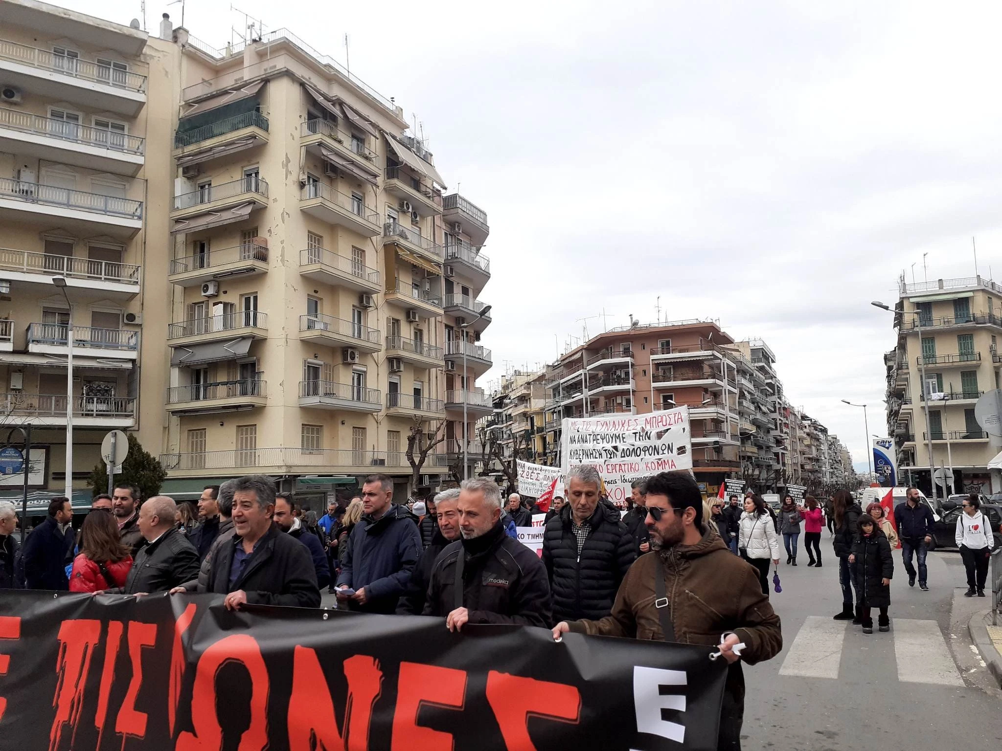 Θεσσαλονίκη: ΓΣΕΕ - ΑΔΕΔΥ έγιναν η φωνή των 57 θυμάτων στα Τέμπη σε μια ...
