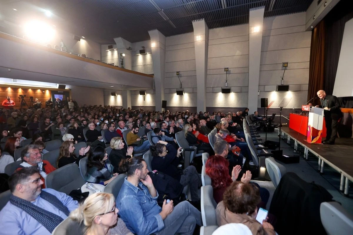 Με χαιρετισμούς των Νόαμ Τσόμσκι, Ναόμι Κλάιν, Ρότζερ Γούοτερς ξεκίνησε ...