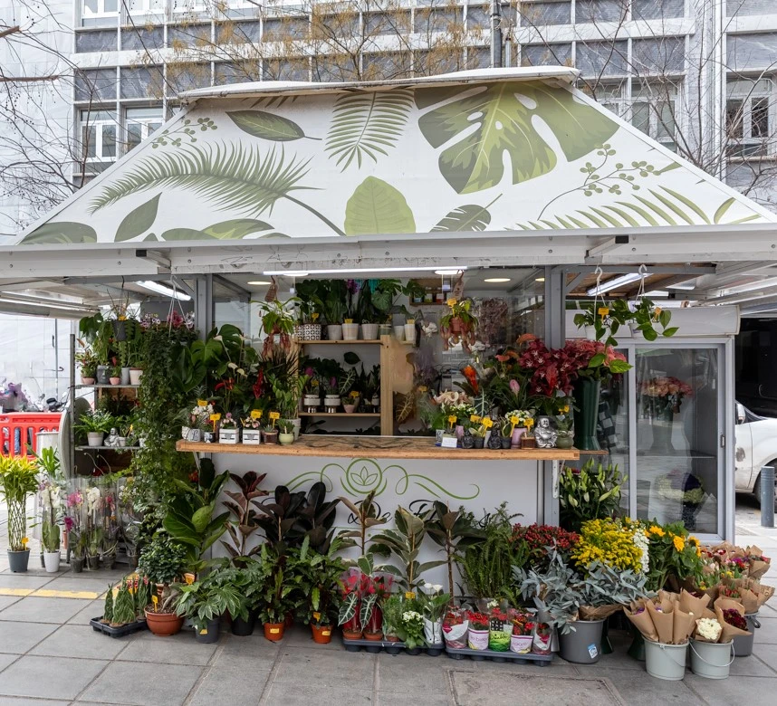 Stand de Fleurs: Ένα λουλούδι μπορεί να ανθίσει παντού, ακόμα και σε δύο vintage περίπτερα, στην ...