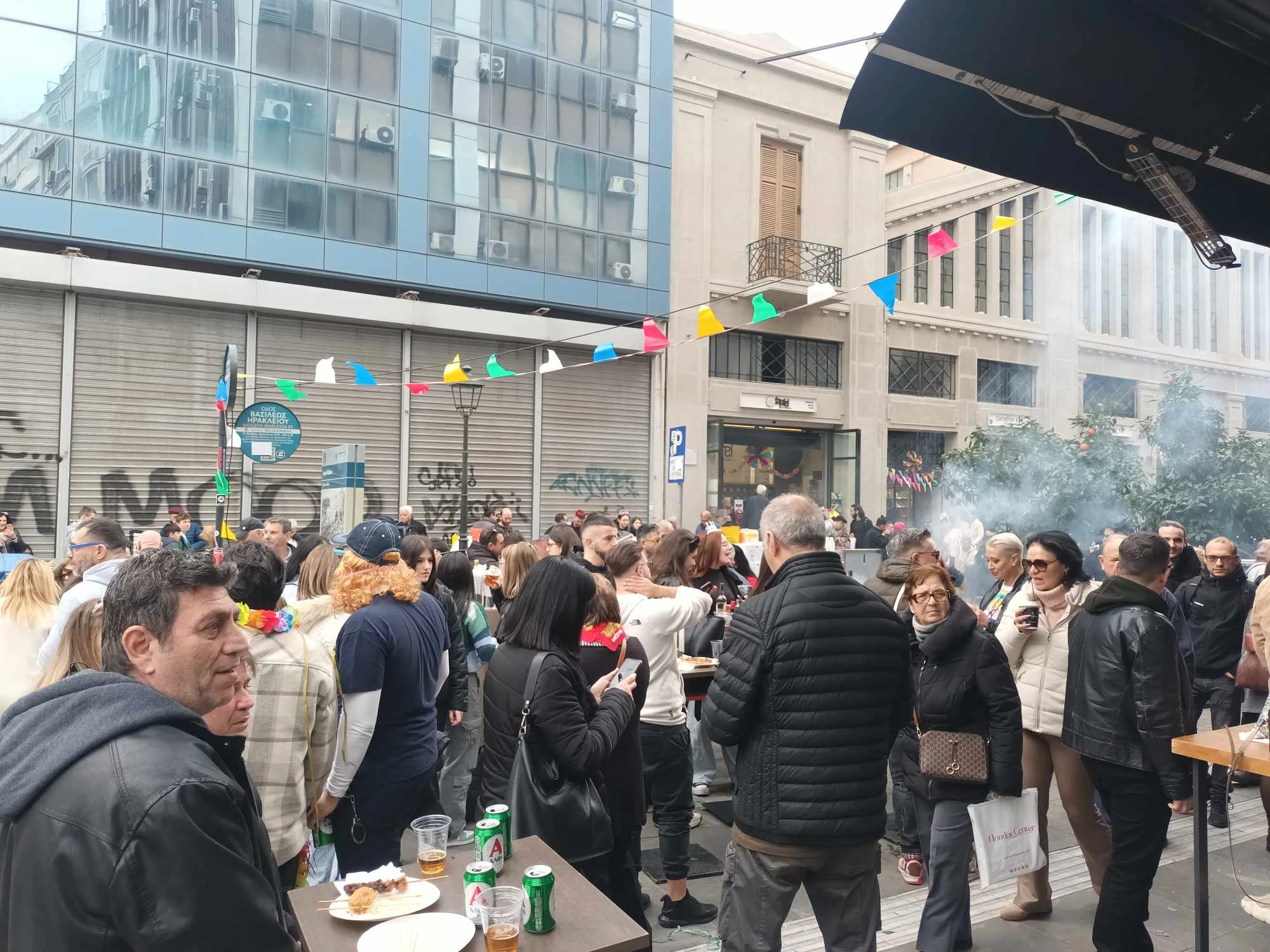 Τσικνοπέμπτη στη Θεσσαλονίκη: Άρχισε το πάρτι στη Β. Ηρακλείου ...