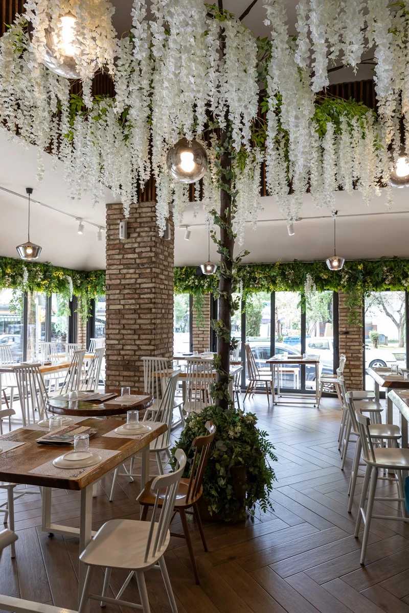 Raffaele Pizza: Η πιτσαρία, που έχει κάνει τον κόσμο να περιμένει σε ...