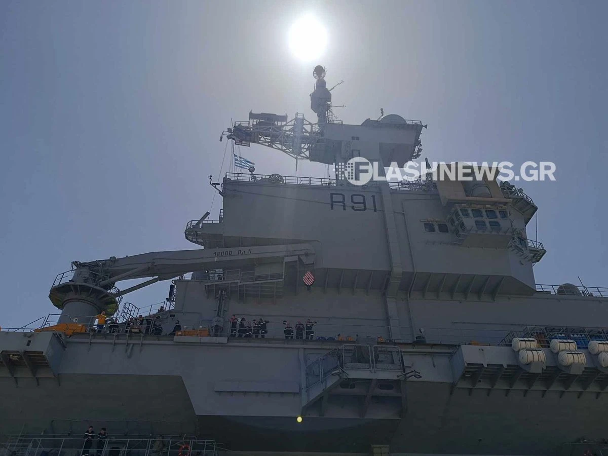 Κρήτη: Στη Σούδα το πυρηνοκίνητο γαλλικό αεροπλανοφόρο «Charles de ...