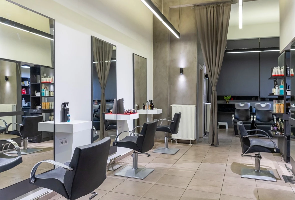 Αφιέρωμα: Best of Beauty 2025 | 20 από τα καλύτερα κομμωτήρια και ...