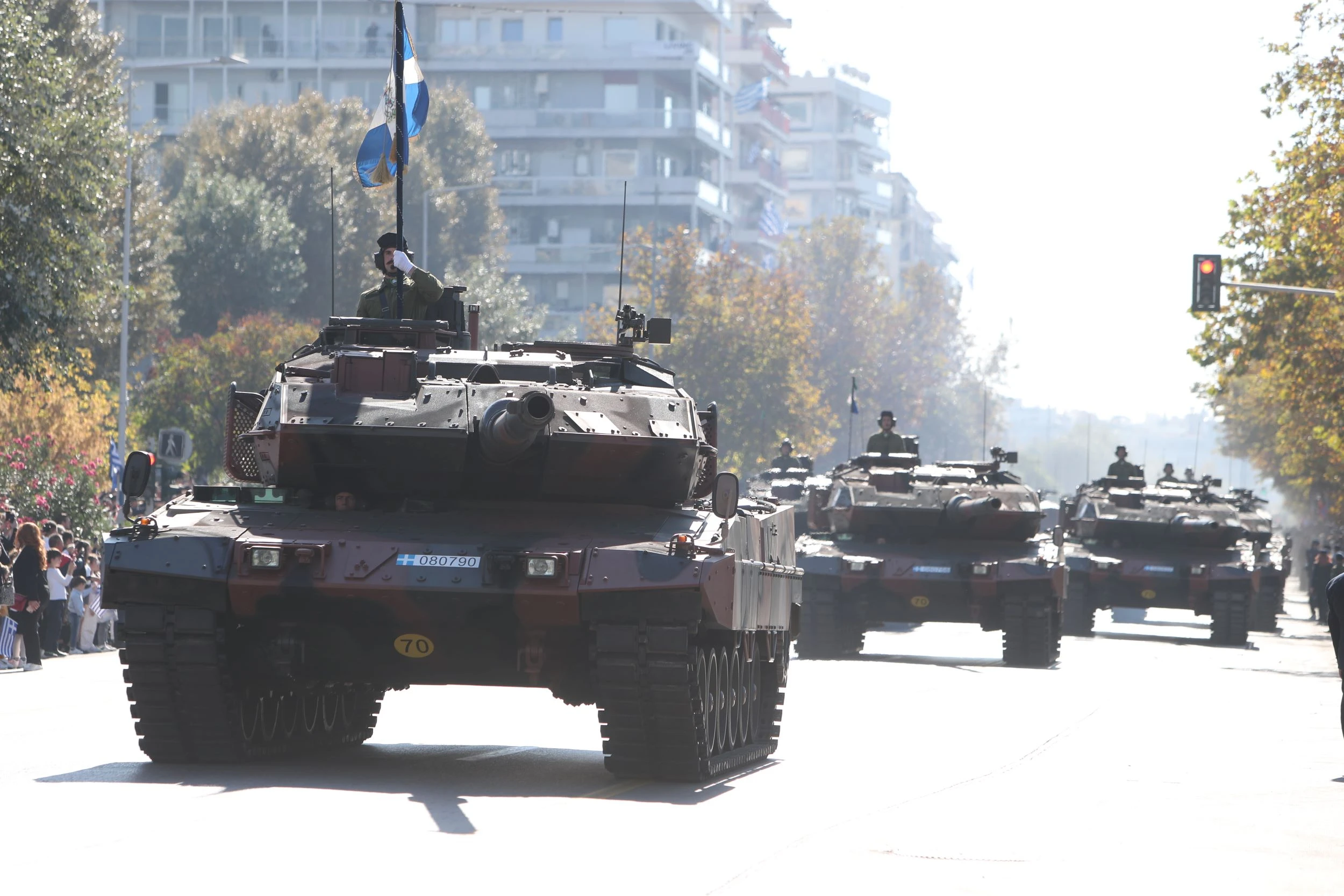 Θεσσαλονίκη: Μεγαλοπρέπεια και ρίγη συγκίνησης στη μεγάλη στρατιωτική ...