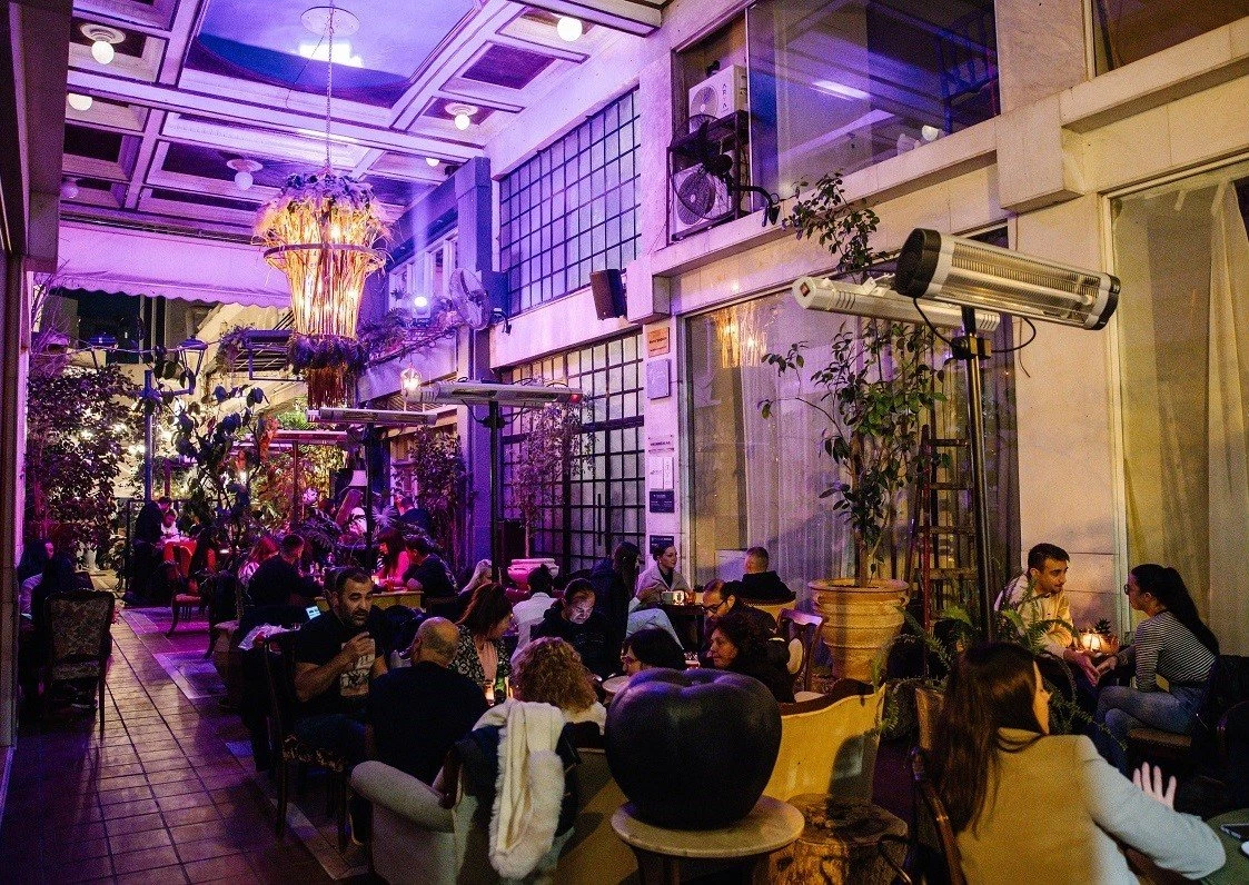 Stoa Bar: Ένας τουριστικός προορισμός που παντρεύει ιστορία, γεύση και ...