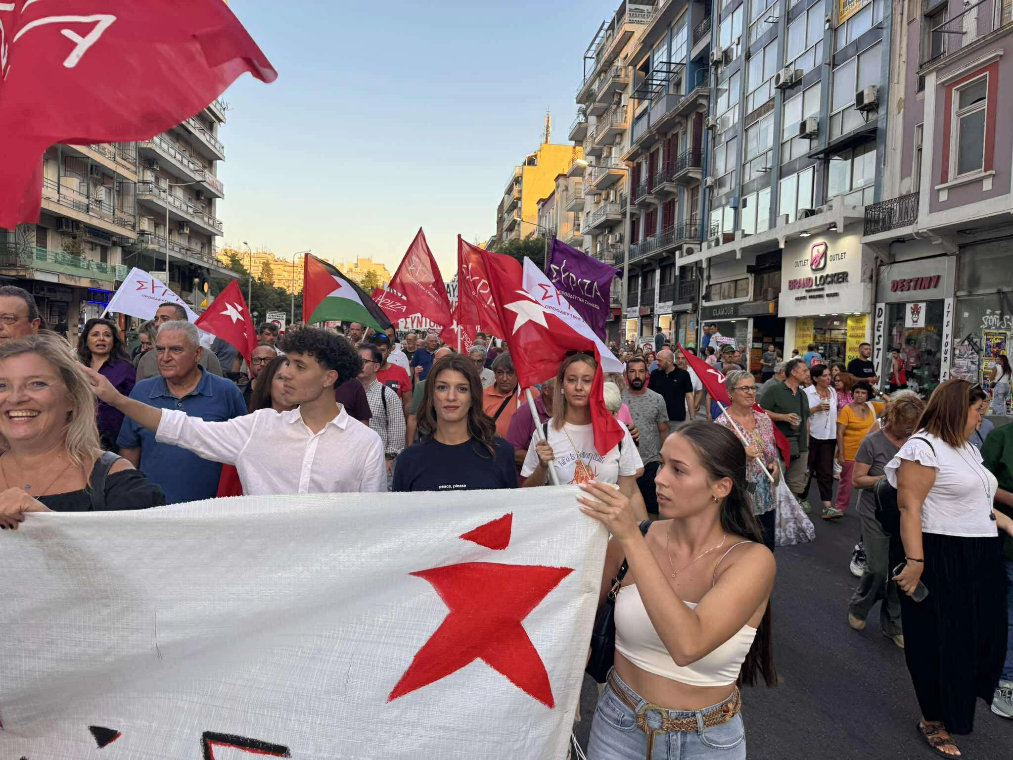 Θεσσαλονίκη - Συγκέντρωση ΓΣΕΕ και ΑΔΕΔΥ: Ηχηρό μήνυμα ενάντια στο ...