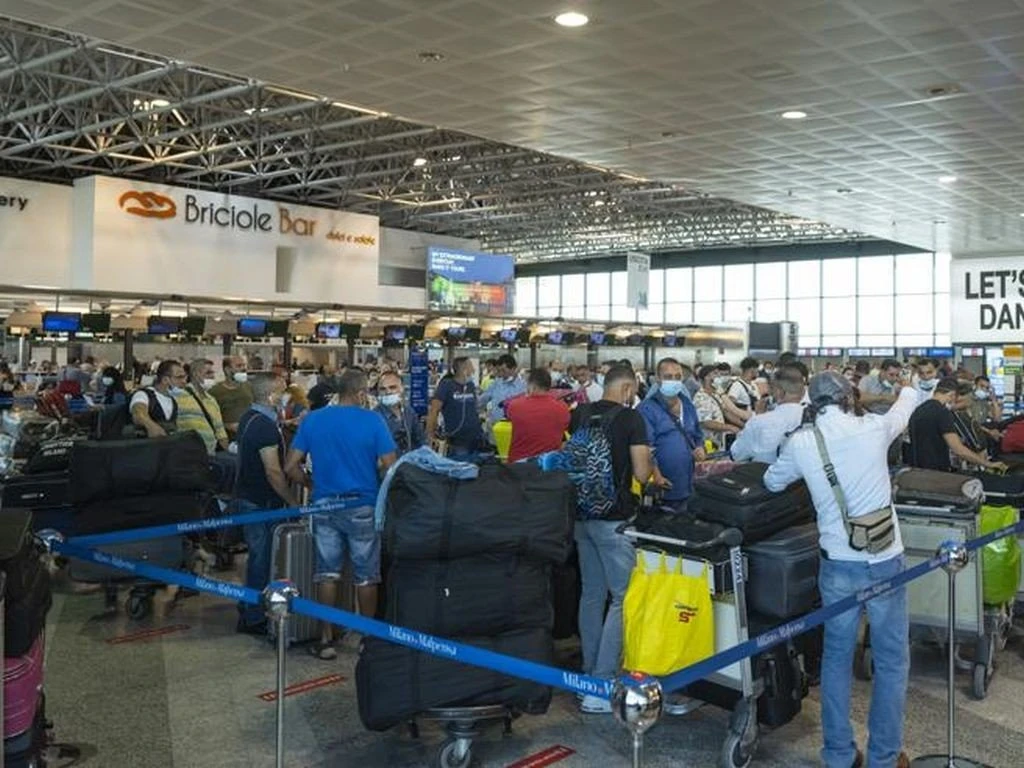 Στιγμιότυπο της Corriere della Serra από το αεροδρόμιο του Μιλάνου