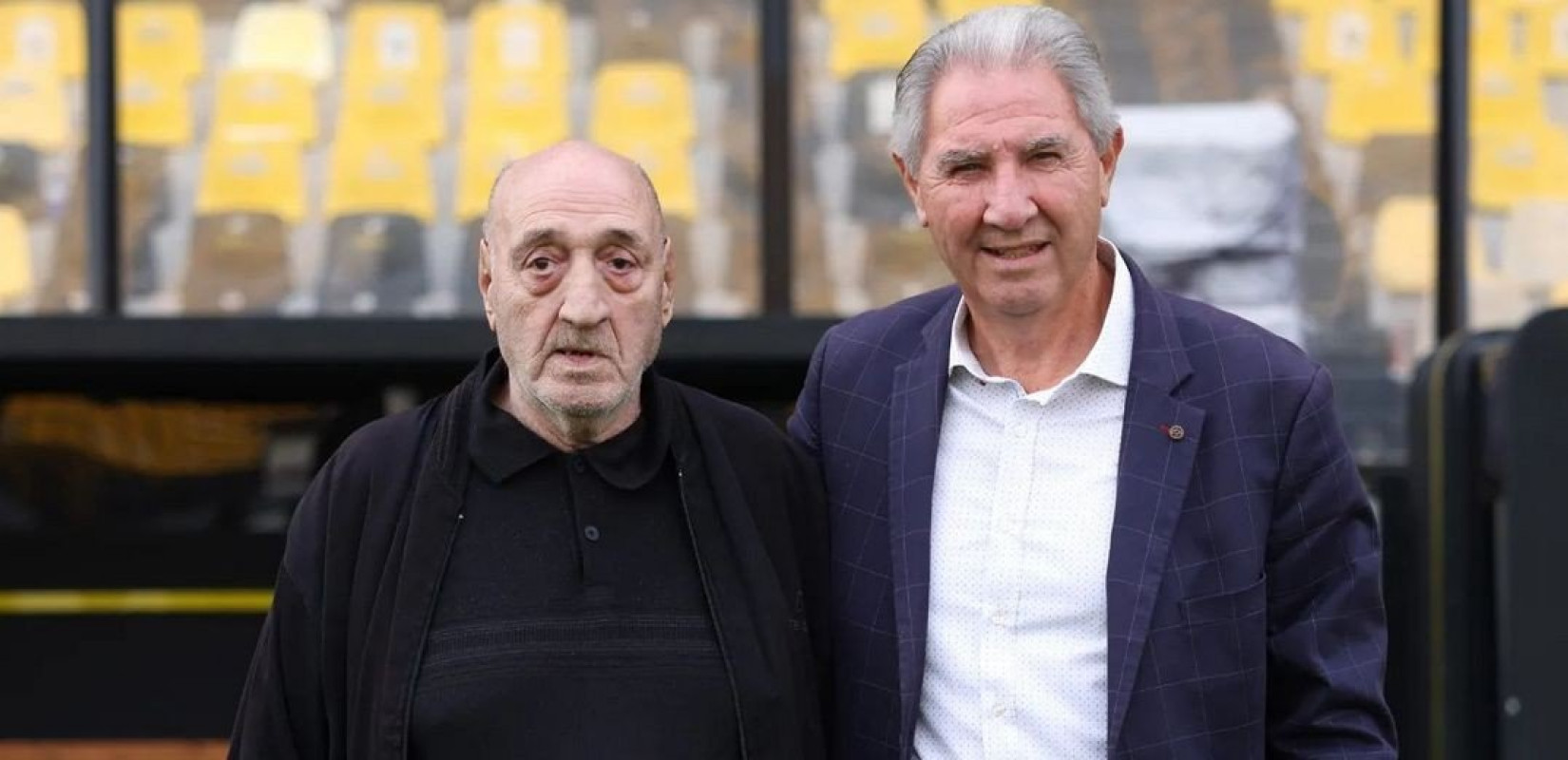 «327 γκολ σε μια φωτογραφία»: Αλεξιάδης και Κούης ποζάρουν με φόντο το ...